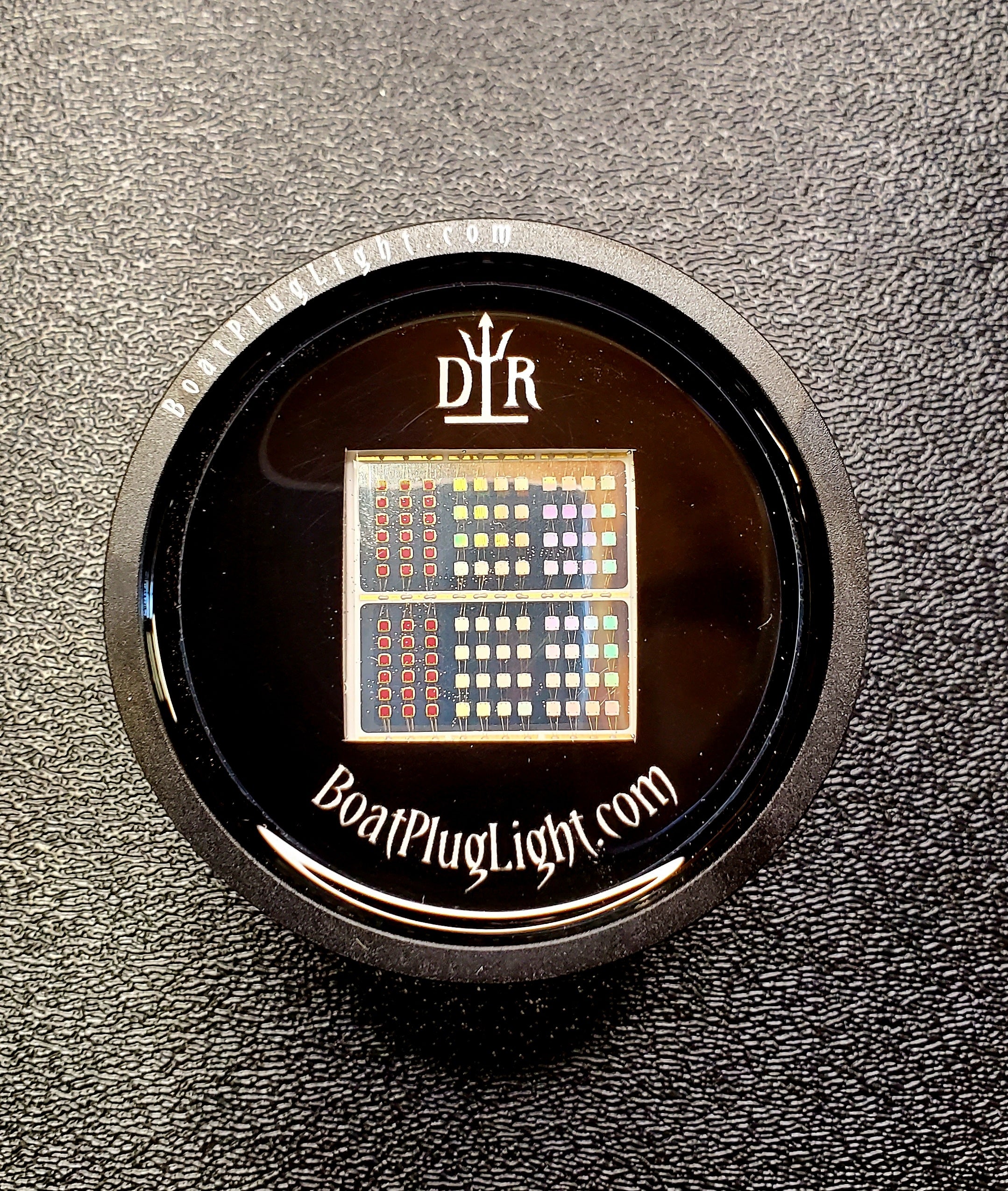 The QUASAR (low profile) – BoatPlugLight.com